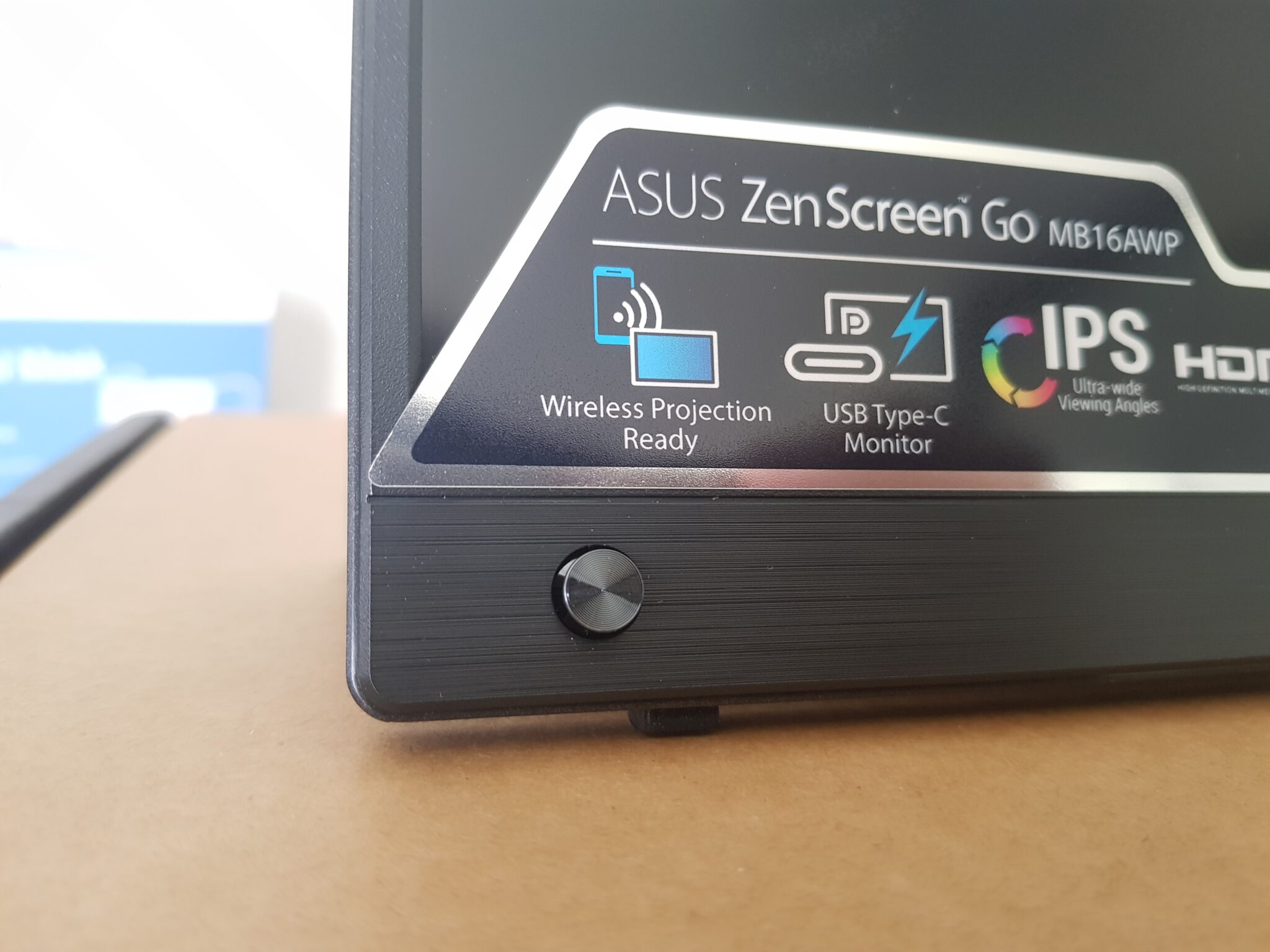 ASUS ZenScreen Go MB16AWP Wireless Portable Monitor- 15.6 inch Review ...