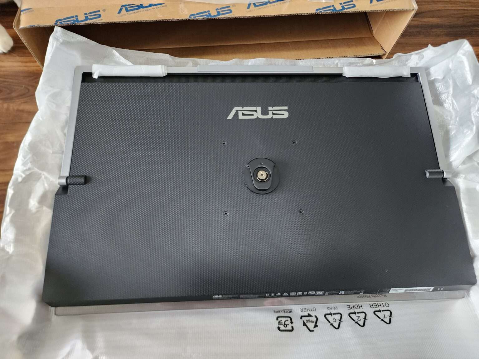 ASUS ZenScreen MB249C Portable Monitor – 24-inch Review - Einfoldtech