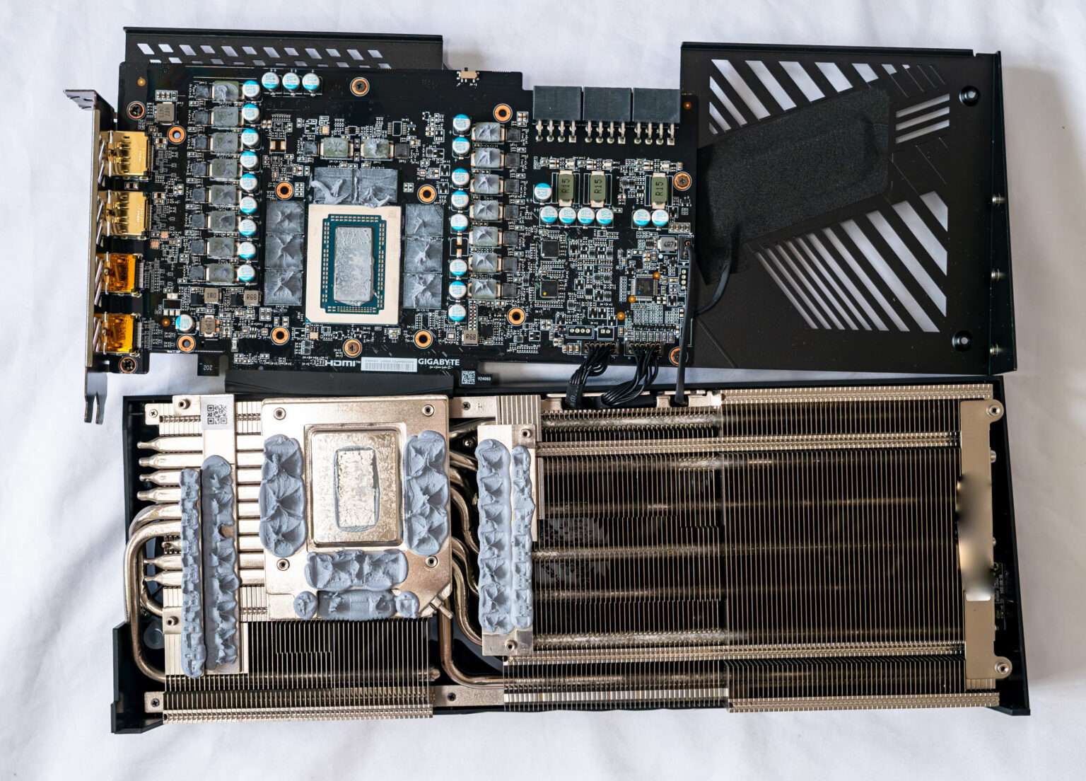 Gigabyte AORUS RX 9070 XT ELITE: A 1440p & 4K Beast That Challenges the ...